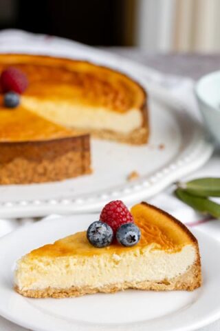 Simple Protein Cheesecake (>30 g protein per slice)