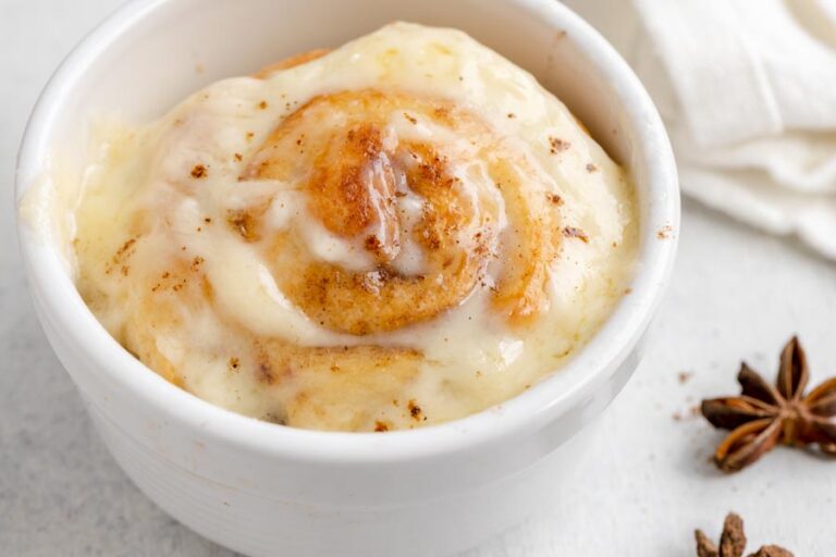 Keto Cinnamon Roll for One!